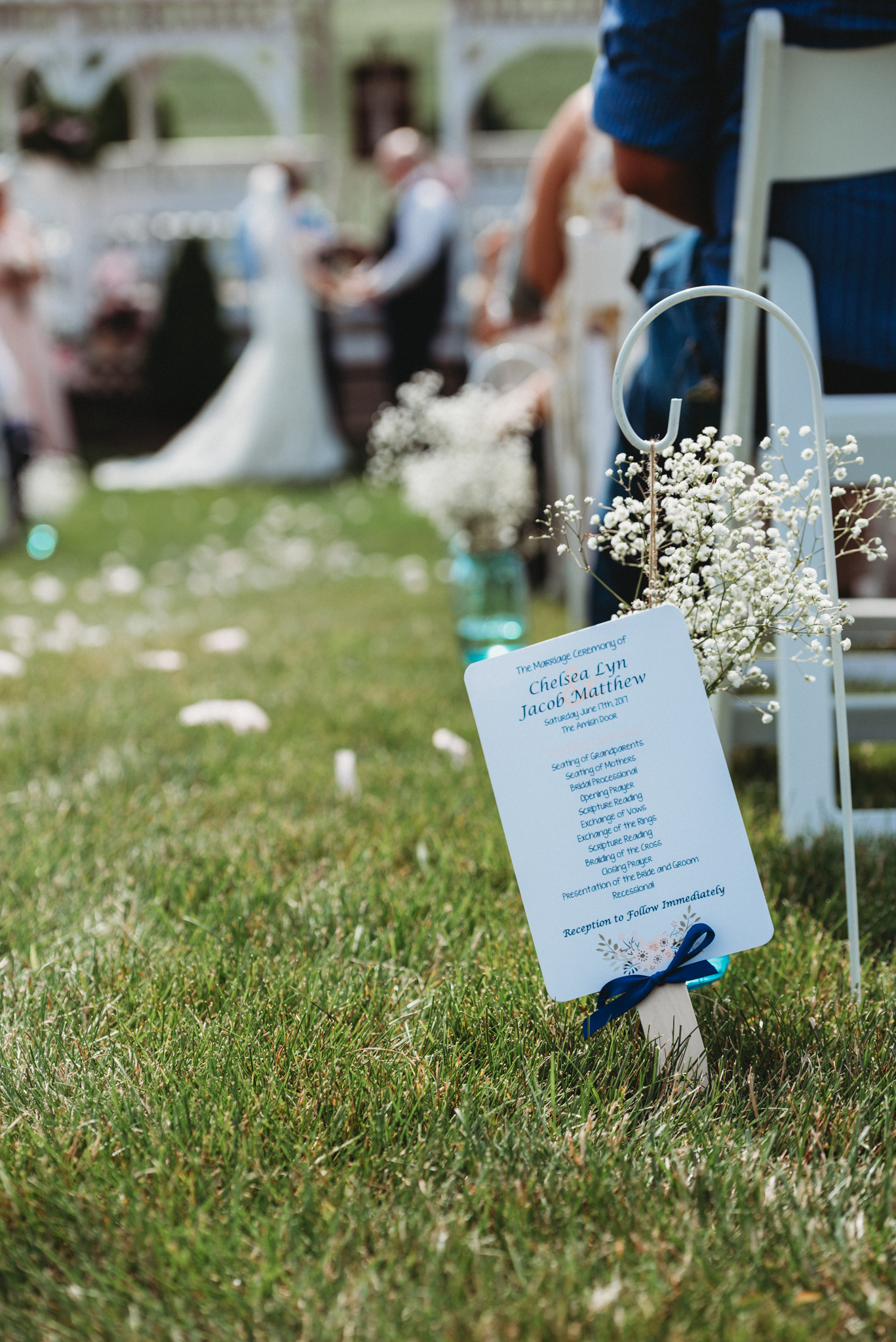 A Classic Hillside Amish Door Wedding Day in Wilmot, Ohio